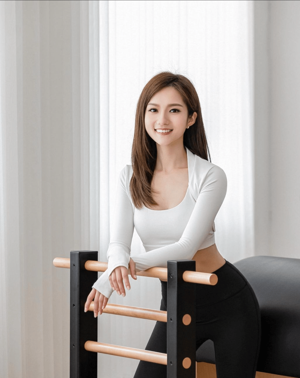 鄧卓殷港姐亞軍轉行做普拉提導師 名校學霸出身入行棄做建築師！