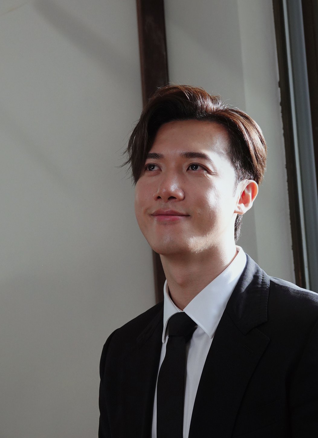 Stanley邱士縉新歌《來不及》贈亡母彌補遺憾 拍MV真情流露泣不成聲！